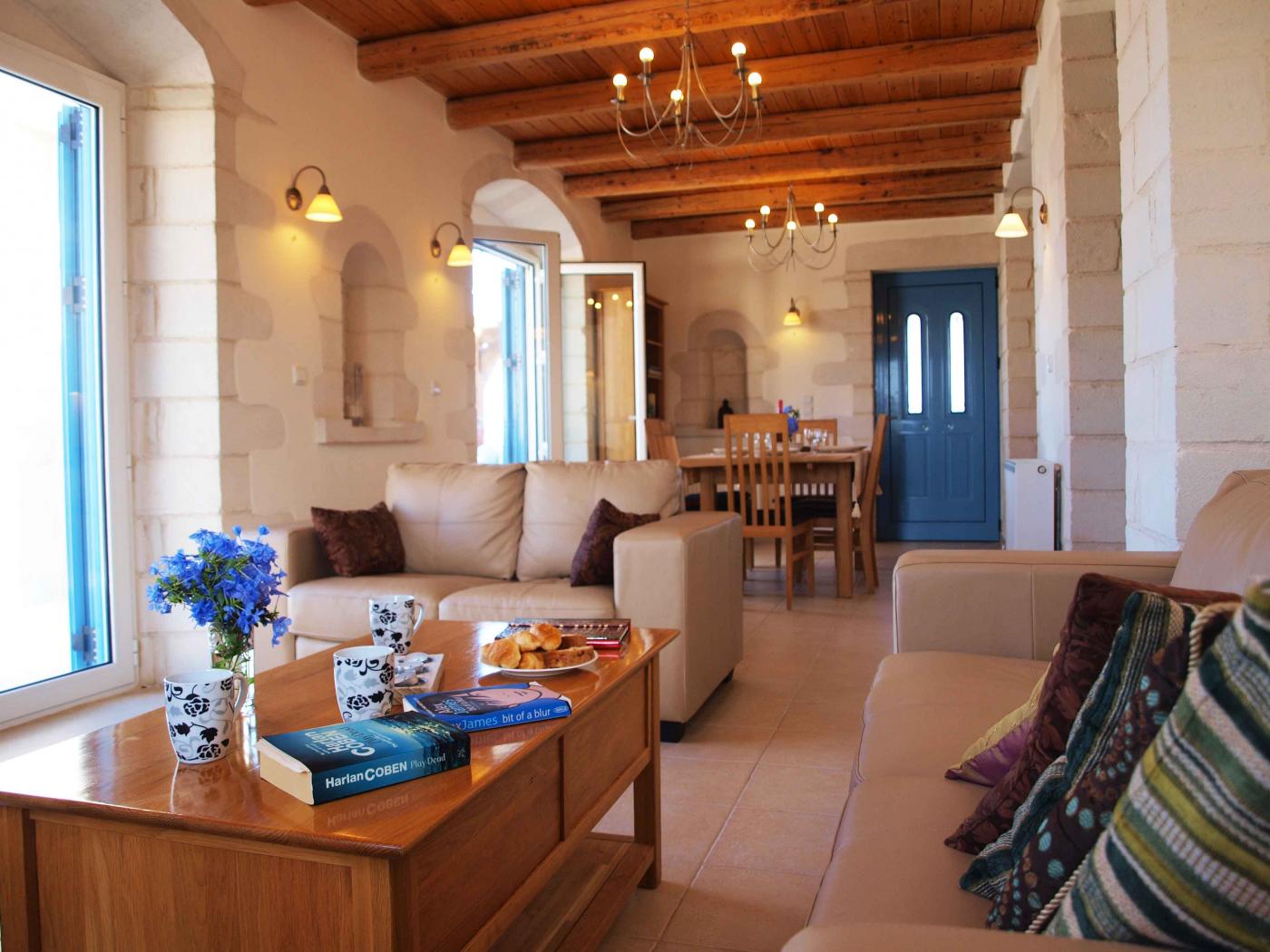 Villa Thio Koritsia - Villas in Kokkino Chorio - Crete Escapes