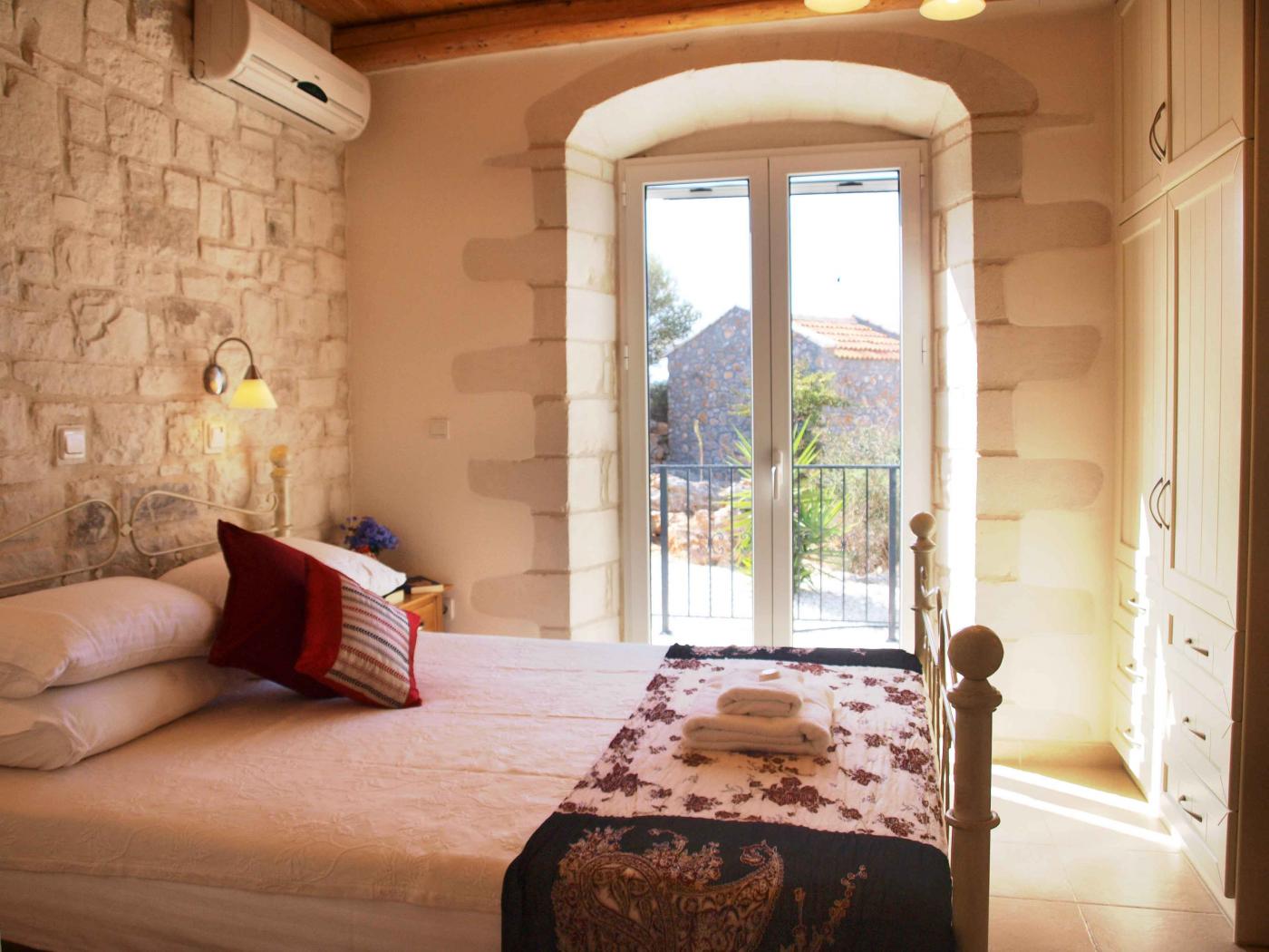 Villa Thio Koritsia - Villas in Kokkino Chorio - Crete Escapes